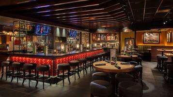 2 bares/lounges