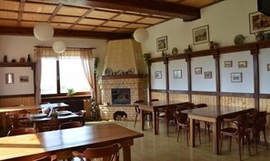 Pequenos-almoços servidos, cozinha local e internacional 