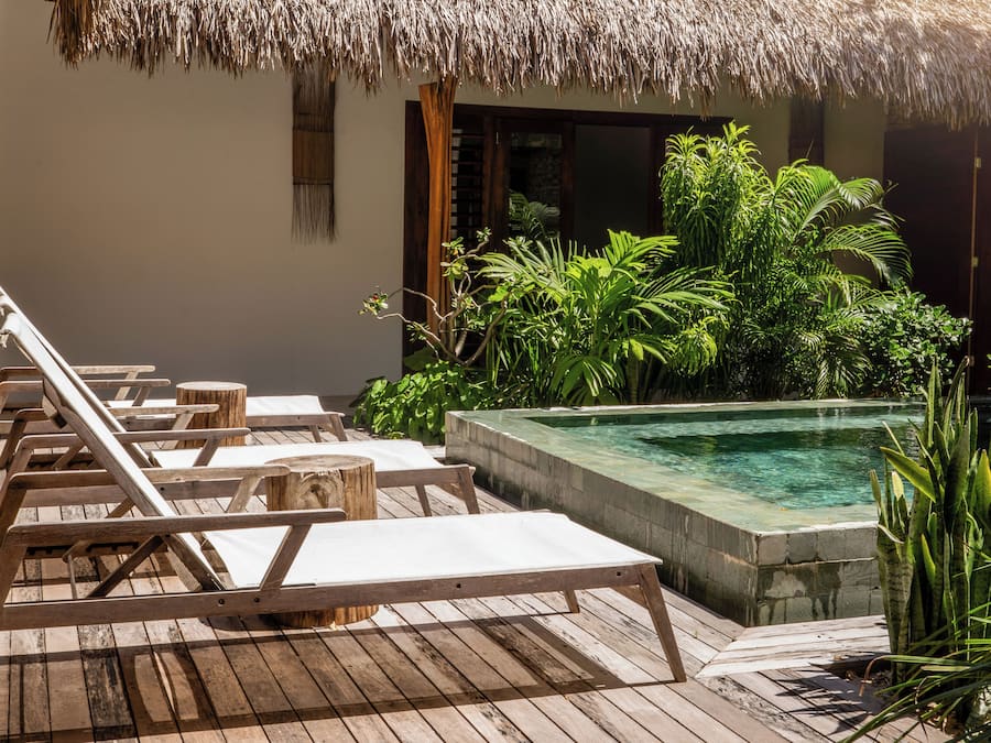 2 piscinas externas, espreguiçadeiras