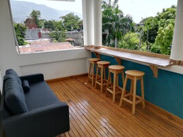 Cofres nos quartos, escrivaninha, Wi-Fi de cortesia, roupa de cama