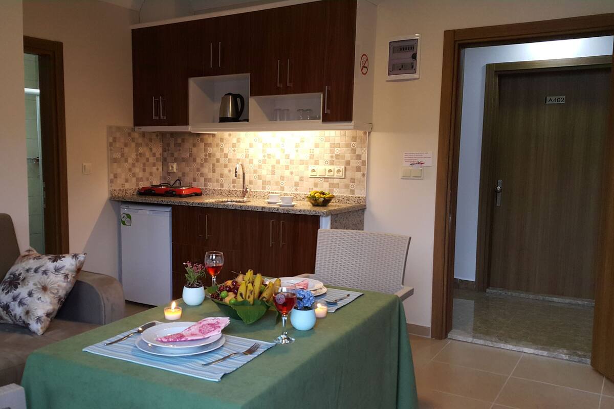 Apartamento Familiar, 1 quarto, cozinha | Refeições no quarto