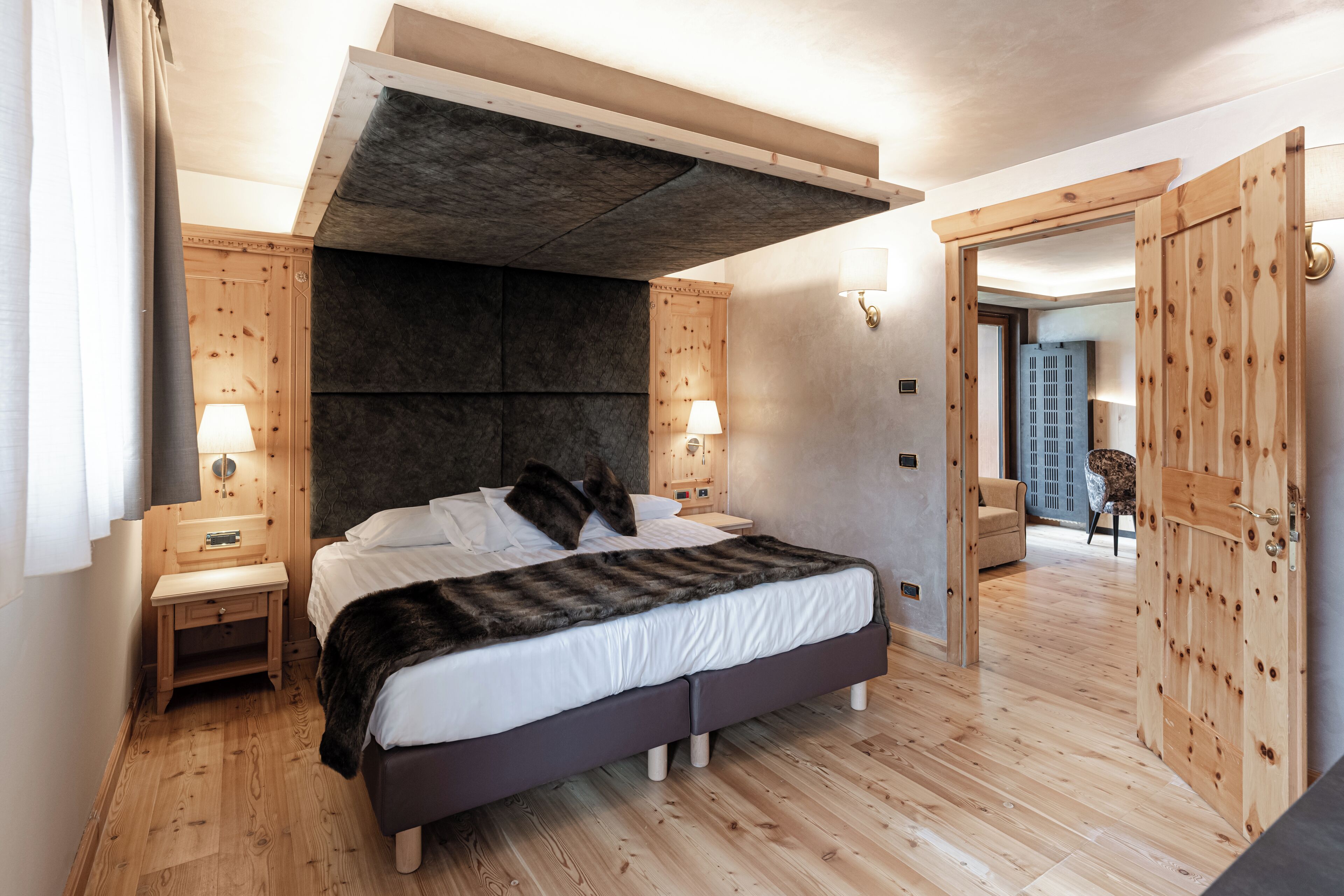 Suite Superior (New) | Minibar, cofre com capacidade para portátil, secretária 