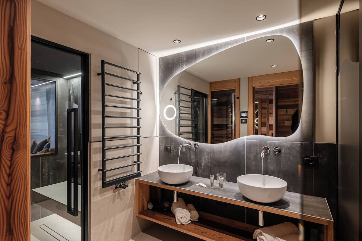 Suite Luxury Spa | Minibar, cofre com capacidade para portátil, secretária