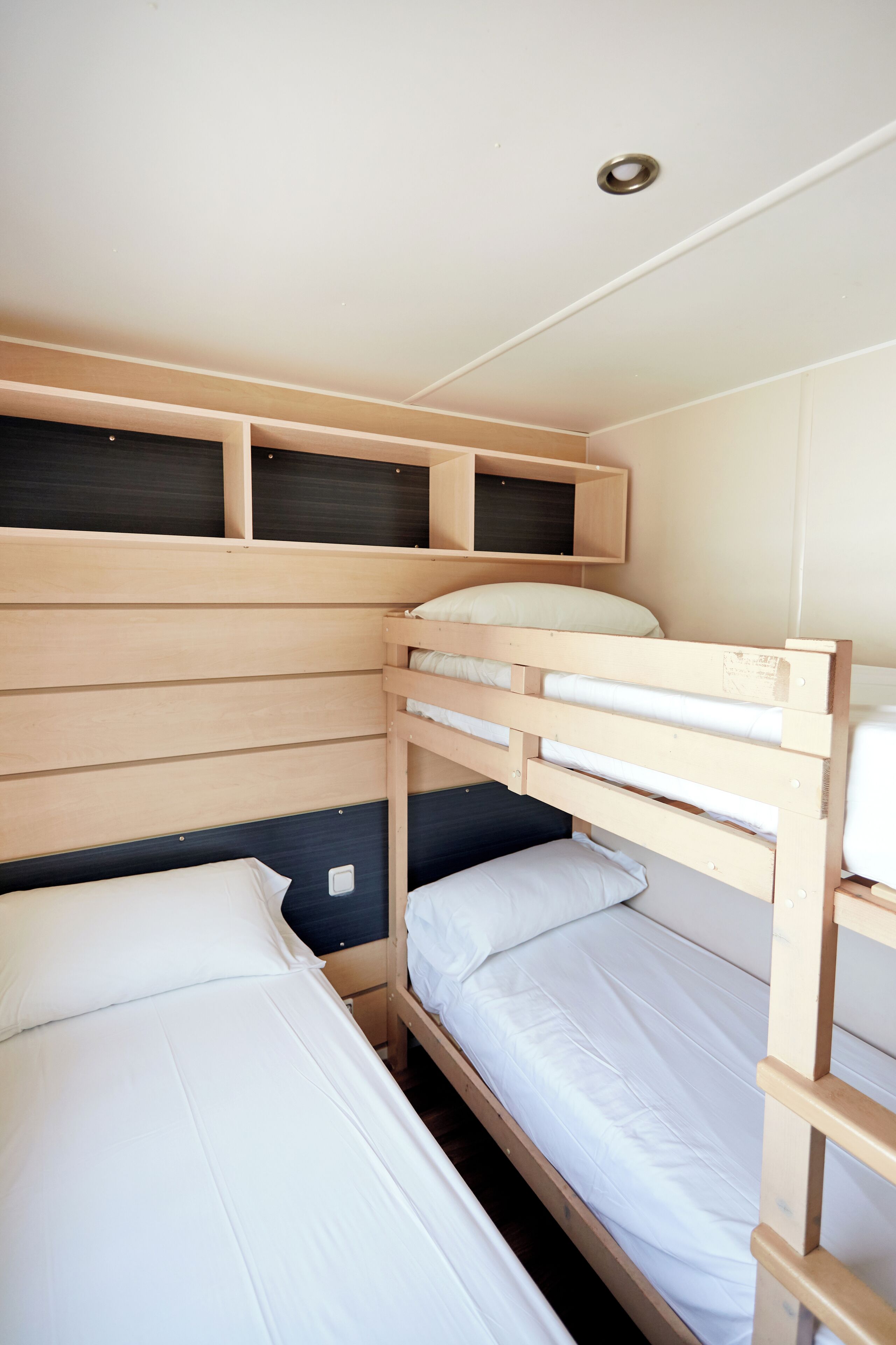 Roupa de alta qualidade, Wi-fi grátis, roupa de cama fornecida 