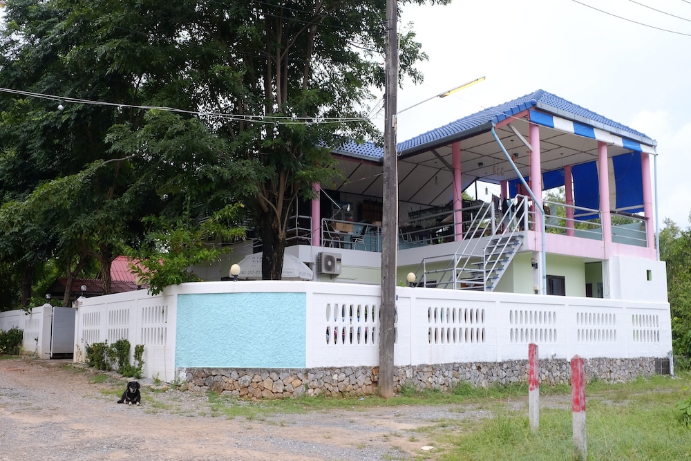 Chomlay Restaurant & Room For Rent - Rayong