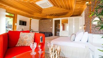 Quarto casal lua de mel | Roupas de cama premium, frigobar, individualmente decorados