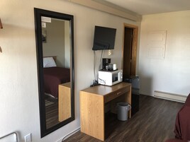 Quarto Duplo, 2 camas de casal | Secretária, Wi-fi grátis, roupa de cama fornecida 