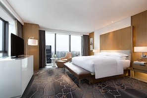 Roupa de alta qualidade, minibar, cofre no quarto, secretária 