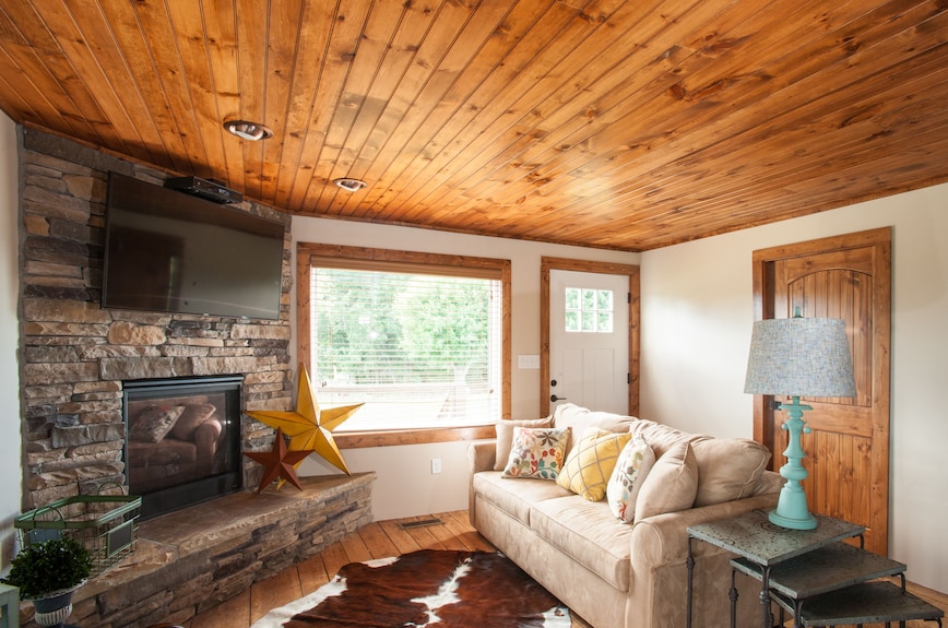 Colorful Cottage On The Farm Near Asheville -