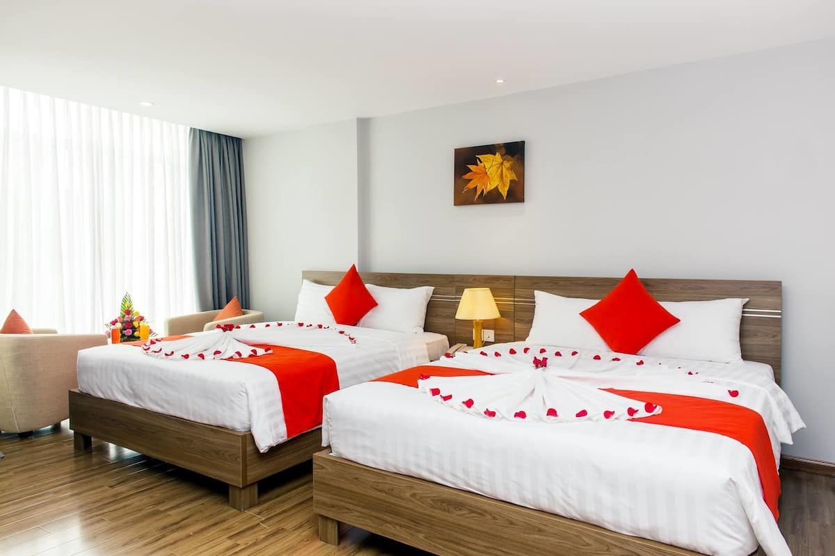 Quarto luxo | Frigobar, escrivaninha, Wi-Fi de cortesia