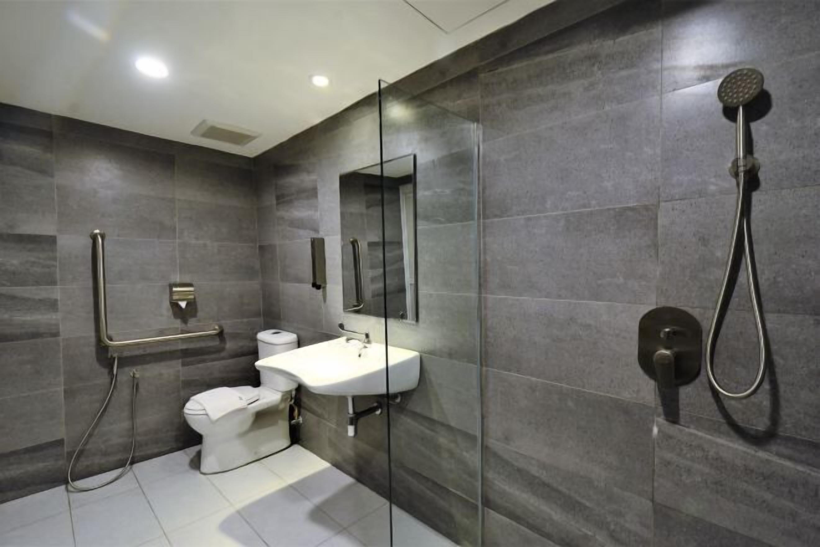 Banheiro | Chuveiro, produtos de toalete grátis, bidê, toalhas de banho