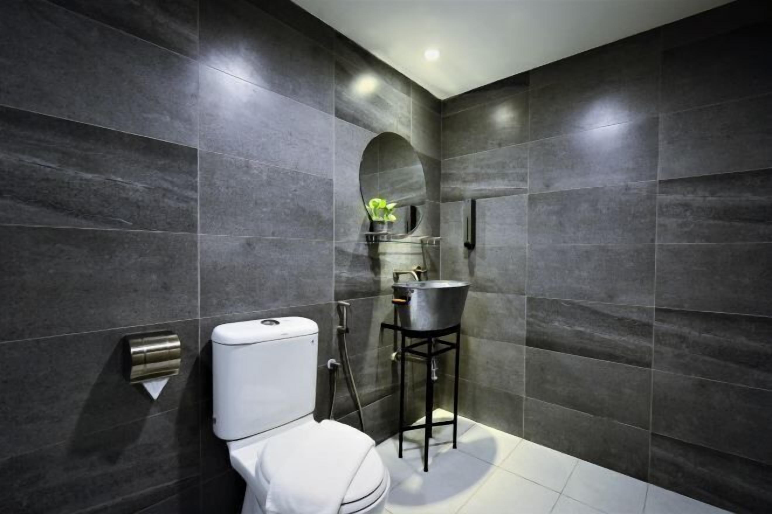 Chuveiro, produtos de toalete grátis, bidê, toalhas de banho