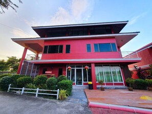 Standard Twin Room | Minibar, cofre no quarto, cortinas/cortinados opacos, Wi-fi grátis 