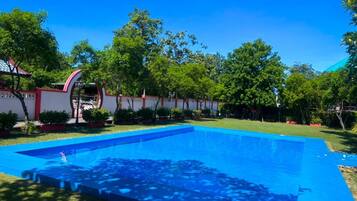 Poolside Villa | Minibar, cofre no quarto, cortinas/cortinados opacos, Wi-fi grátis