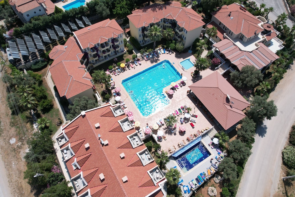 Celay Hotel - Hisarönü