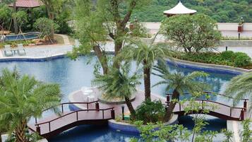 Piscina interior, piscina exterior