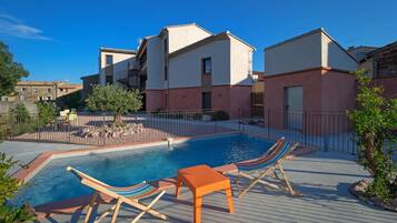 Piscina externa sazonal