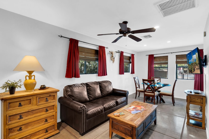 ** Relajante Casita En El Centro De Tucson Con Un Patio Trasero Exuberante Y Completamente Cercado ** - Tucson