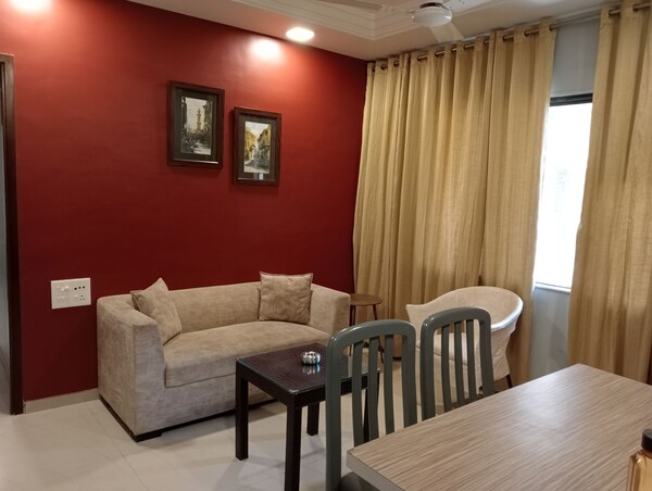 Spacious, Airy & Quiet - 2 Bedroom Apt - 