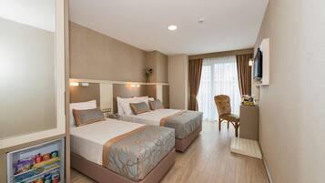 Roupa de alta qualidade, minibar, cofre no quarto, secretária