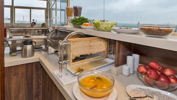 Almoços e jantares servidos, incluindo cozinha turca