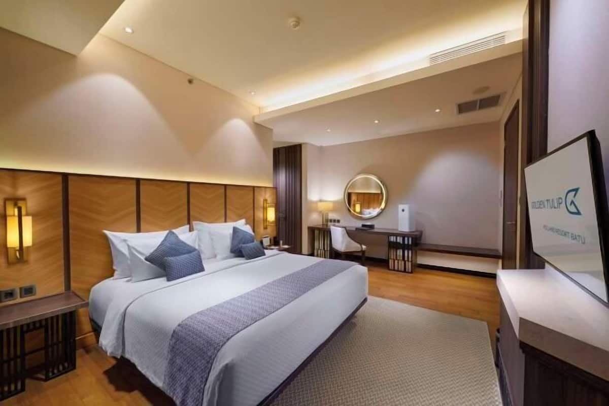 Roupas de cama premium, cofres nos quartos, escrivaninha