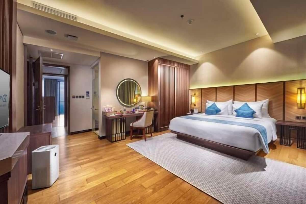 Roupas de cama premium, cofres nos quartos, escrivaninha