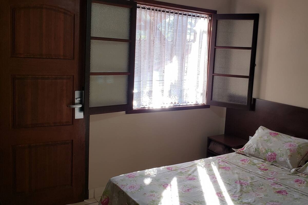 Frigobar, Wi-Fi de cortesia, roupa de cama