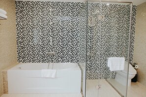Suite Premium | Banheira de imersão total