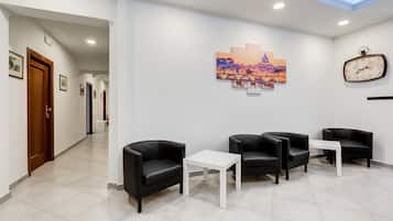 Área de estar no saguão