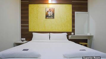 Quarto superior | Quartos à prova de som, ferros/tábuas de passar roupa, Wi-Fi de cortesia