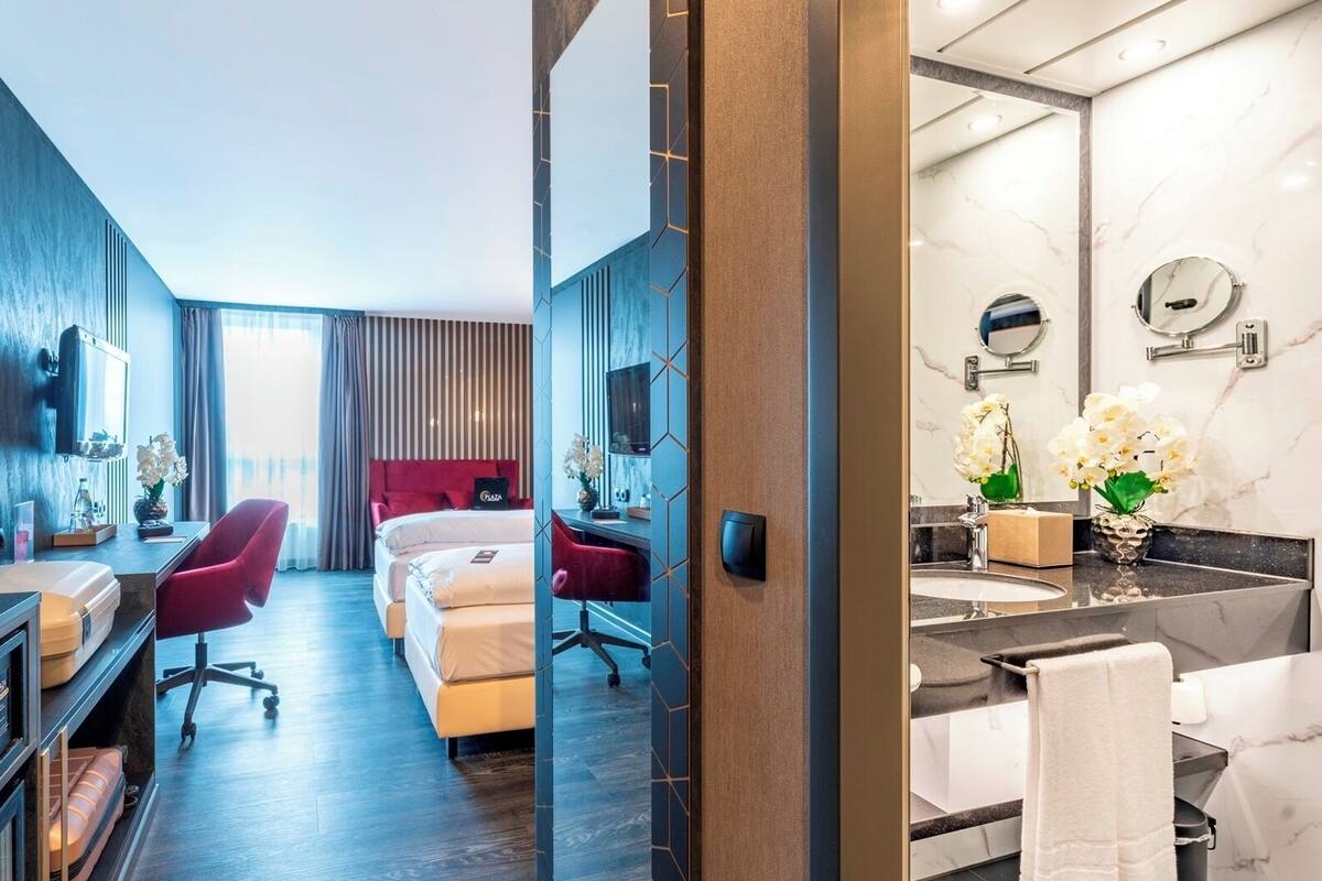 Minibar, cofre no quarto, secretária, cortinas/cortinados opacos