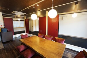 Condo (Apartment) | 1 quarto, escrivaninha, espaço de trabalho para notebook