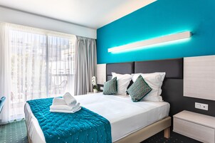 Roupas de cama premium, frigobar, escrivaninha, quartos à prova de som