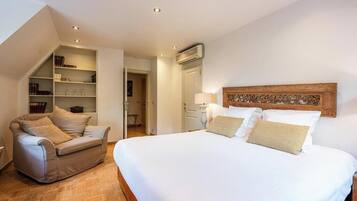Suíte família, 2 quartos, vista para o jardim | Roupas de cama premium, frigobar, espaço de trabalho para notebook