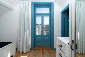 Quarto Twin Comfort, vista para o rio | Wi-fi grátis, roupa de cama fornecida 