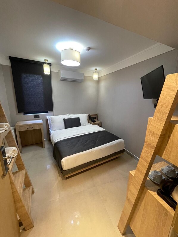 Quarto Individual Standard | Minibar, cofre no quarto, secretária, quartos insonorizados