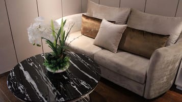 Suíte, 1 cama King, para não fumantes | Comodidades do quarto