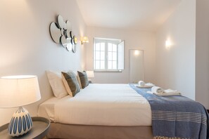 Apartamento, 2 quartos, vista para o rio | 2 quartos, quartos insonorizados, ferro/tábua de engomar, Wi-fi grátis 