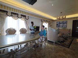 Suite Presidencial | Edredões de penas, camas de colchão pillowtop, minibar grátis 