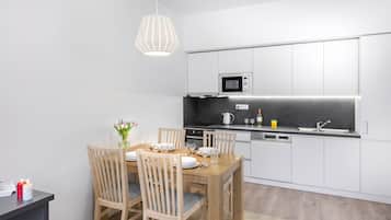 Apartamento conforto, 1 quarto, cozinha | Cozinha privada | Geladeira grande, chaleira elétrica