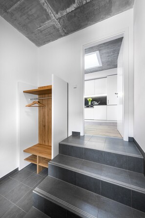 Estúdio Executivo, 1 cama king-size, cozinha, Vista para a cidade | 2 quartos, secretária, quartos insonorizados, ferro/tábua de engomar 