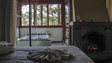 Chalé, banheira de hidromassagem | Frigobar