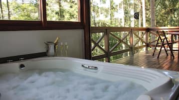 Chalé, banheira de hidromassagem | Banheira de hidromassagem