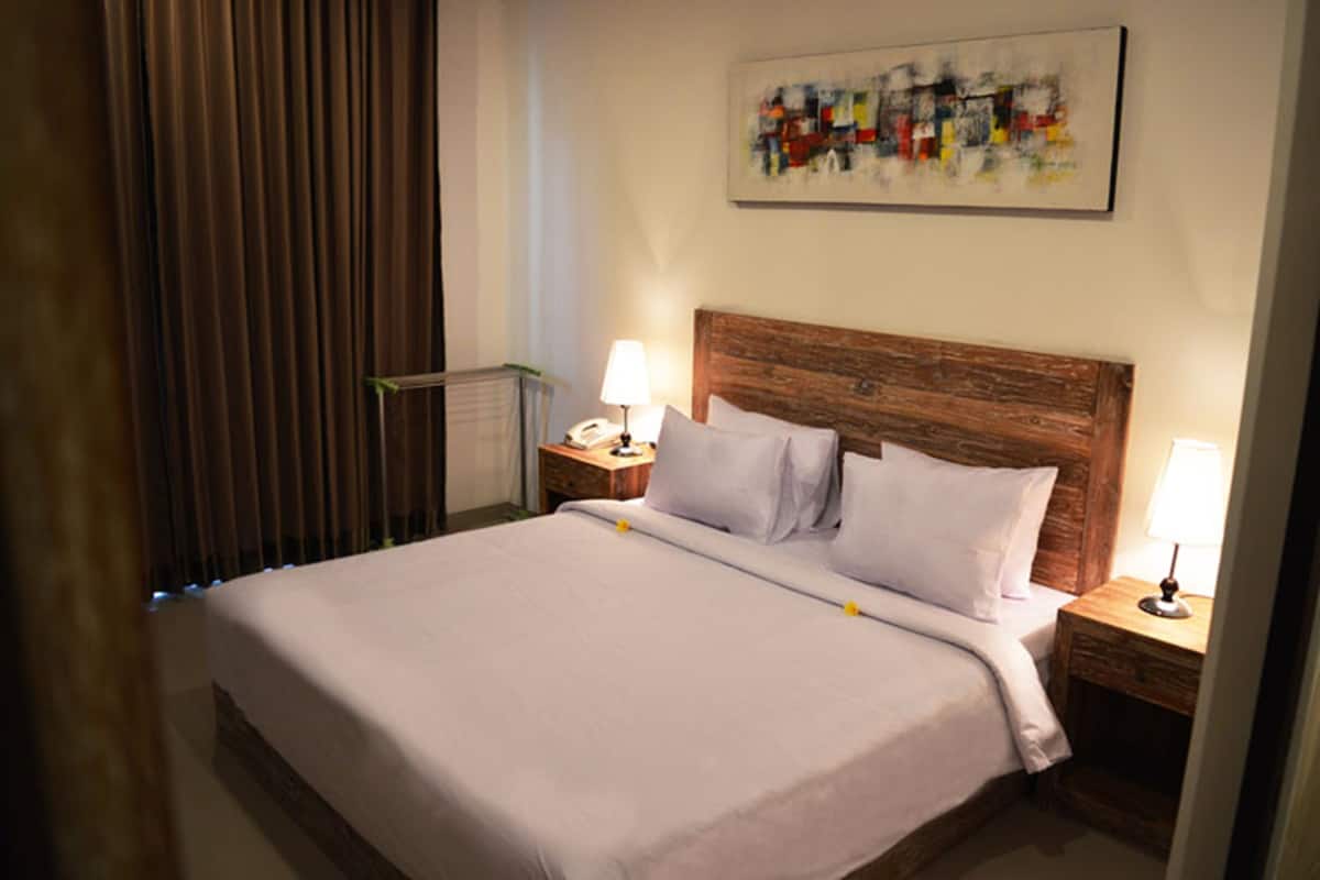 Quarto casal, vista para a piscina | 1 quarto, roupas de cama premium, escrivaninha, quartos à prova de som