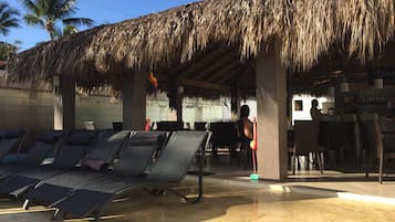 2 piscinas exteriores, da(s) 07:00 à(s) 23:30, toldos gratuitos