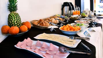 Café da manhã continental grátis todos os dias