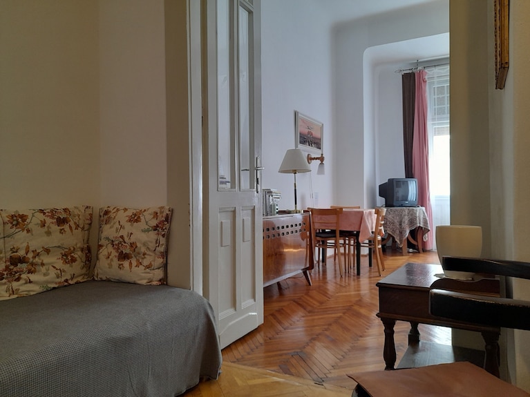 Next Danube River , Personal Welcome , Private Guided Tours And Homerestaurant - Budapest