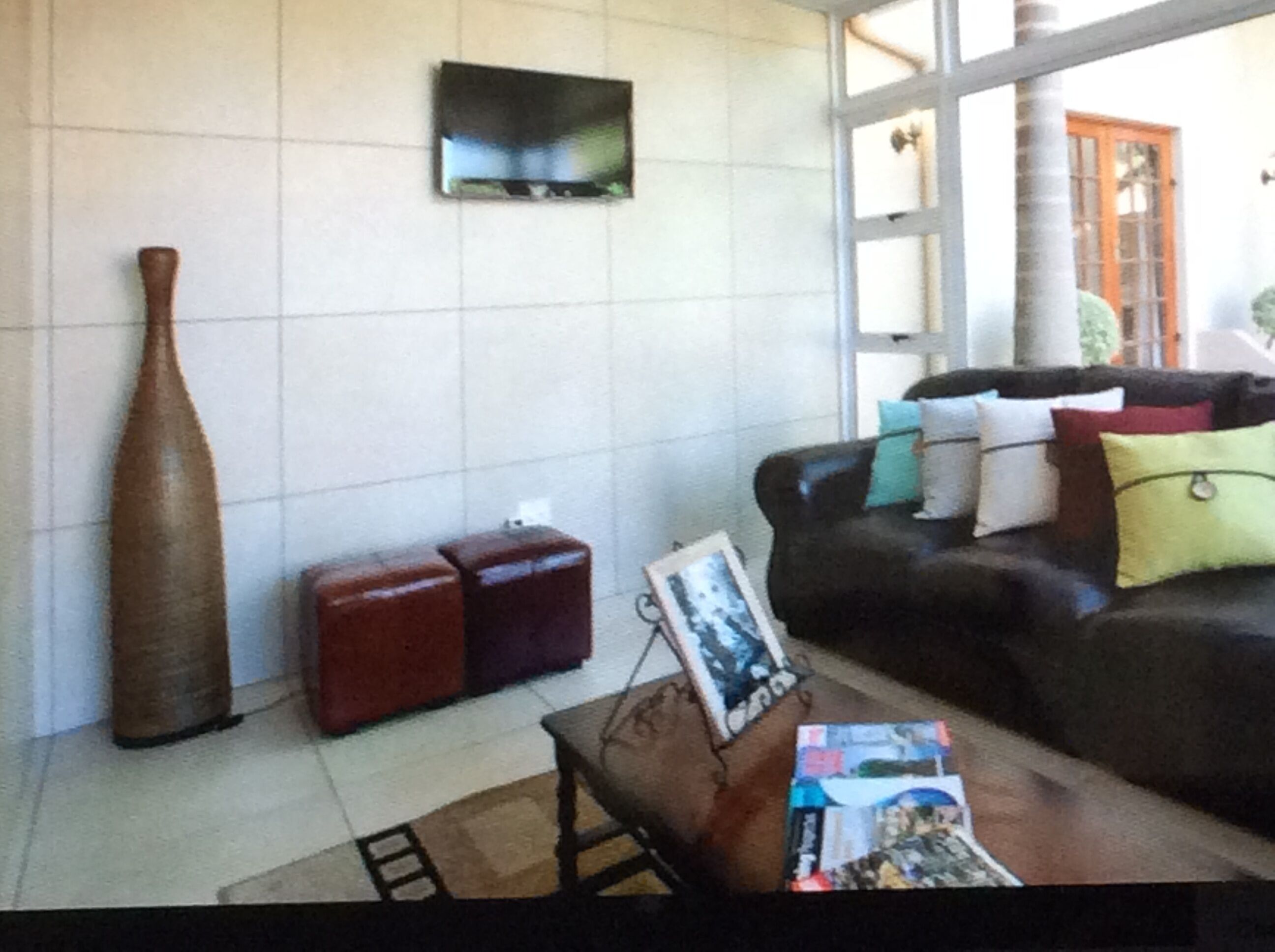 This Warm, Homely Modern Guesthouse Lies Within The Paarl Wineland's - Paarl