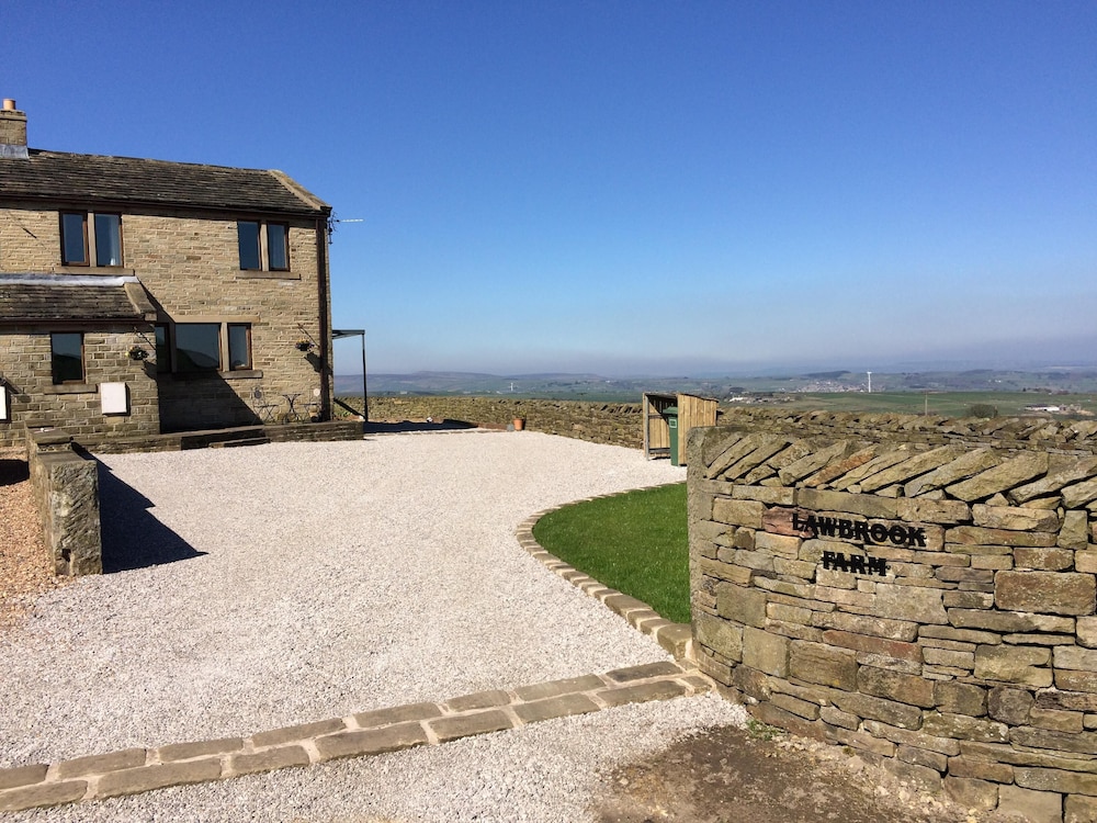 Law Brook Farm Cottage With Stunning Views . - West Yorkshire
